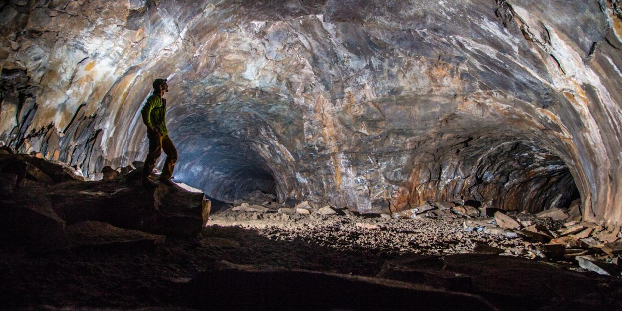 Lave River Cave (Flagstaff Hike) · Luma